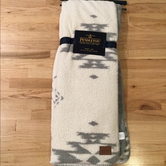 Pendleton | Bedding | Pendleton Throw | Poshmark